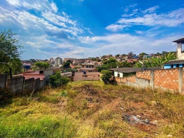 Casa à venda no bairro Flávio Marques Lisboa em Belo Horizonte/MG