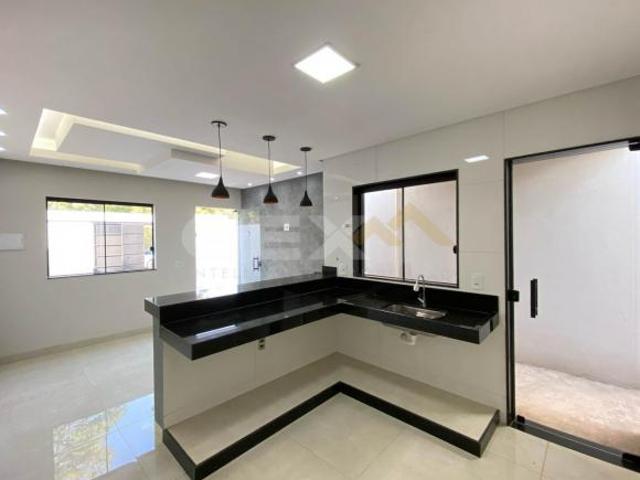 Casa à venda no bairro Floresta, 3 quartos, quintal e 2 vagas