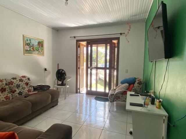 Casa à venda no bairro Florida em Guaíba, 181m2, 2 dormitórios, sala, sala de jantar e cozinha inte