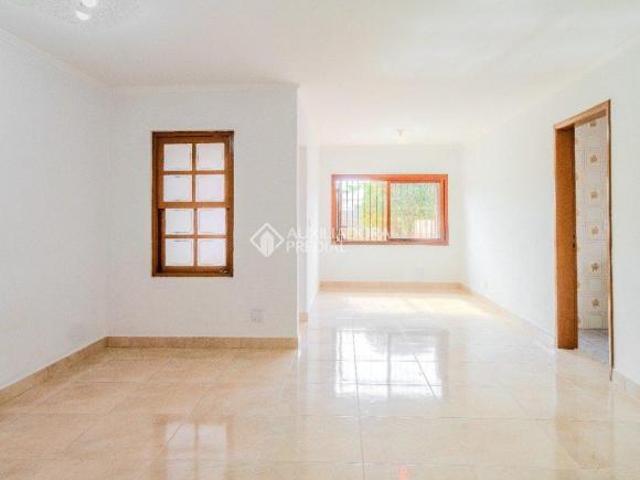 Casa térrea à venda no bairro Guarujá, com 138,96 m2 de área privativa