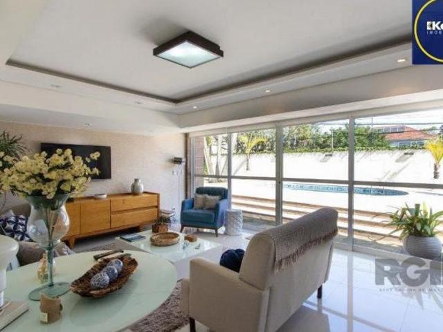 Casa a venda no bairro Guarujá com 4 dormitórios, piscina e salão de festas