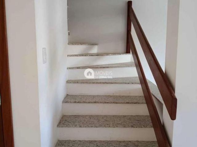 Casa à venda no bairro Guarujá Porto Alegre/RS