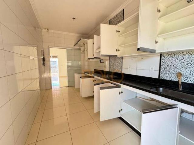 Casa à venda no bairro Granada em Uberlândia