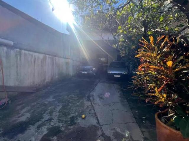 Casa a venda no Bairro Hípica 3 dormitórios 2 vagas