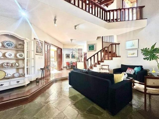 Casa à Venda no Bairro Itapoã – 5 Quartos | sendo 1 suíte | 360m²