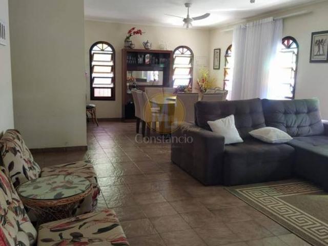 CASA A VENDA NO BAIRRO INDAIÁ EM CARAGUATATUBA SP