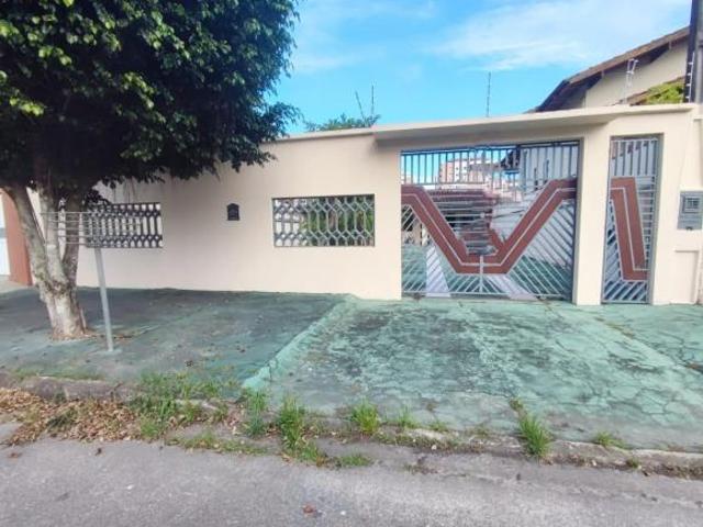Casa à venda no bairro Indaiá, para quem busca localidade e uma ótima casa individual