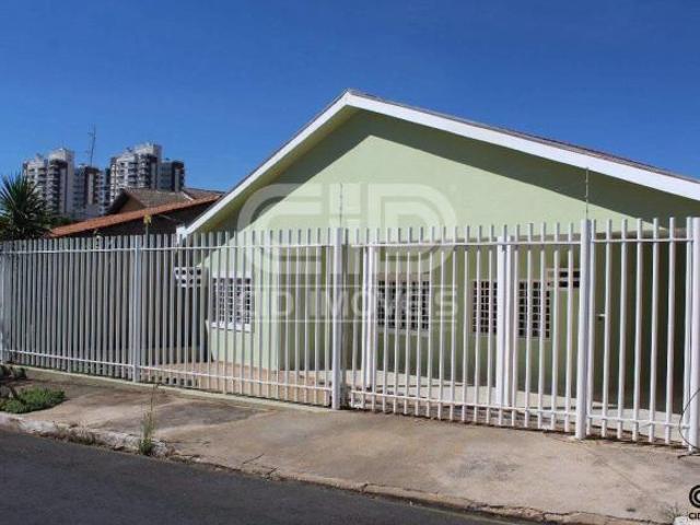 Casa á Venda no bairro Jardim Tropical