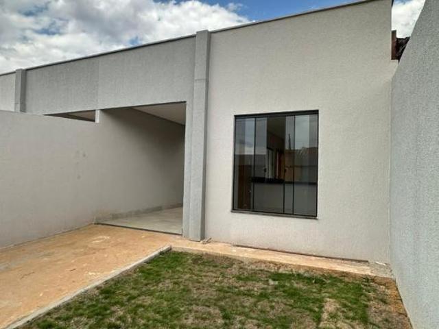 Casa à venda no bairro Jardim Veneza Aparecida de Goiânia/GO