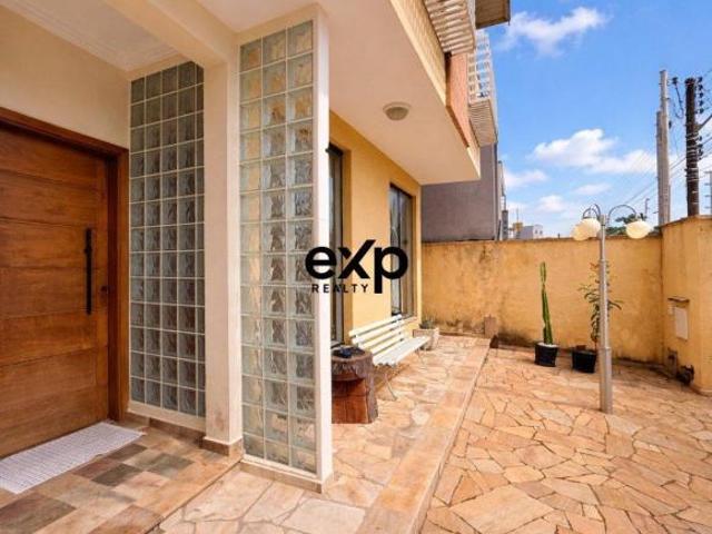 Casa à venda no bairro Jardim Centenário, em Poços de Caldas, com 198m²