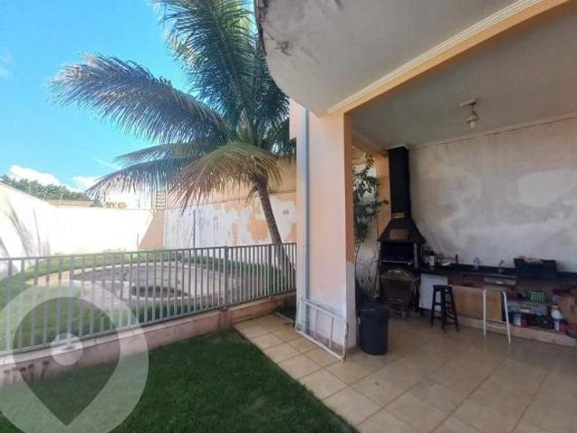 Casa à venda no bairro Jardim Chapadão