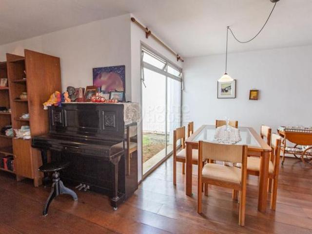 Casa à venda no bairro Jardim da Saúde, com 6 dormitórios, 1 suíte, 4 vagas