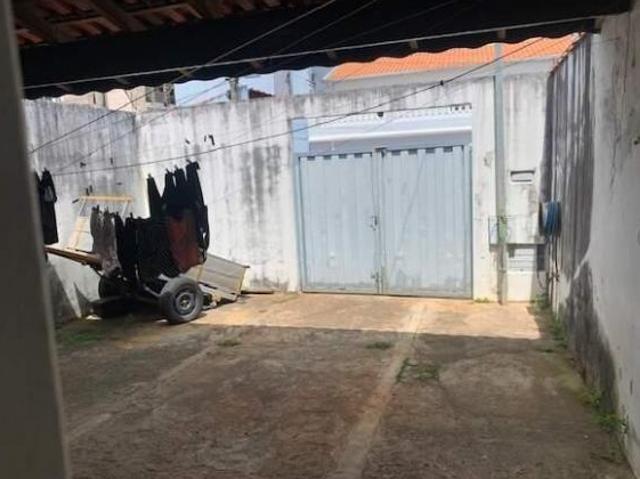 Casa à venda no Bairro Jardim das Palmeiras, próximo a Praça da Bíblia