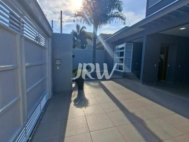CASA A VENDA NO BAIRRO JARDIM ESPLANADA I NA CIDADE DE INDAIATUBA SP Área do terreno 360m² Área c