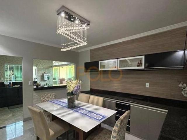 Casa à venda no bairro Jardim Ipanema em Uberlândia