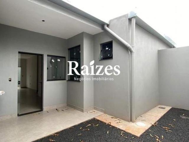 Casa à venda no Bairro Jardim Ipanema em Uberlândia com 2 quartos, suíte e 2 vagas