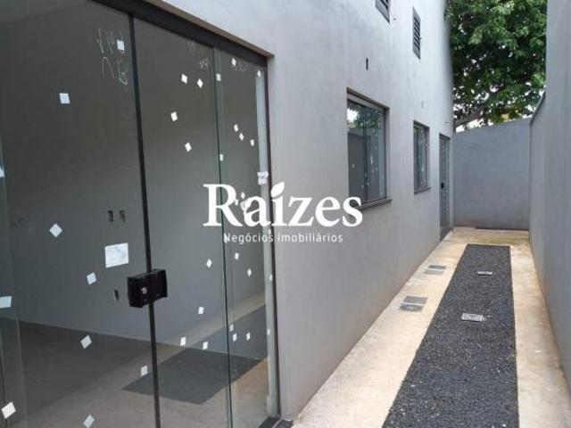 Casa à venda no Bairro Jardim Ipanema em Uberlândia com 2 quartos, suíte e 2 vagas