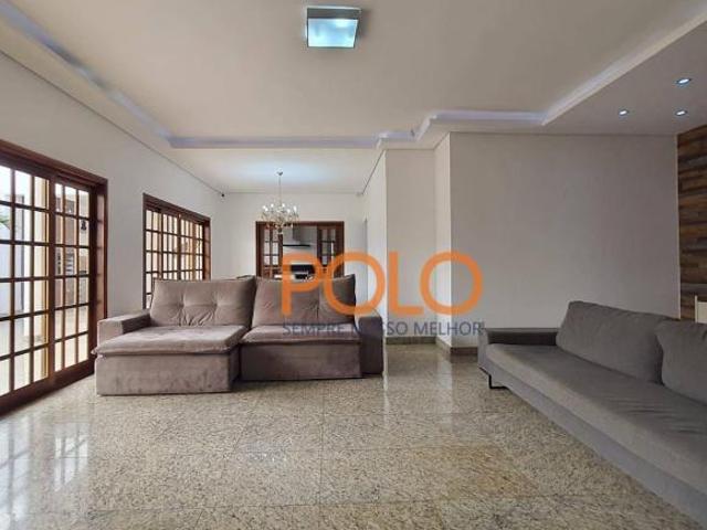 Casa à venda no bairro Jardim Karaíba em Uberlândia