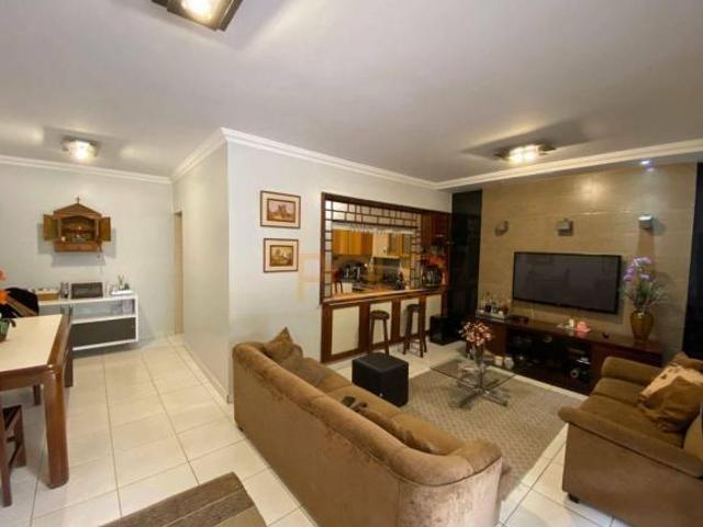 Casa à venda no bairro Jardim Karaíba em Uberlândia