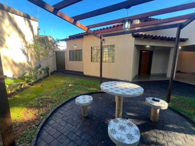 Casa à venda no bairro Jardim Karaiba Uberlândia MG