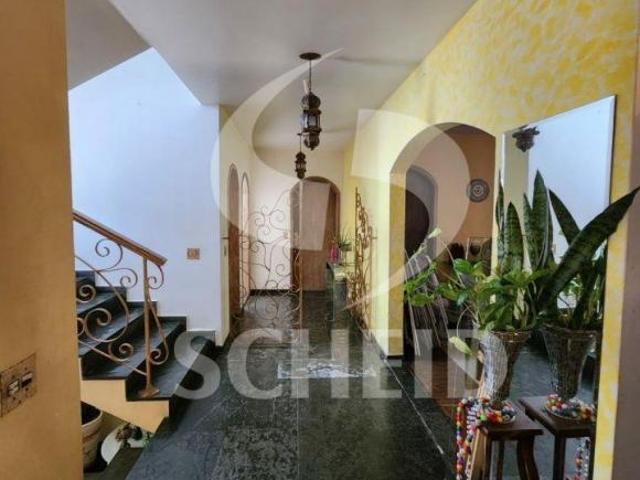 Casa a venda no bairro jardim Leonor/ Morumbi 4 quartos sendo 2 suites e 4 vagas de garagem