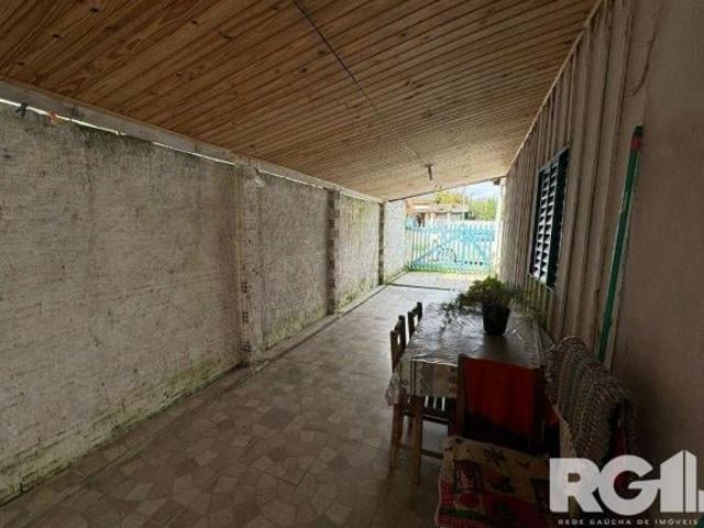 Casa à venda no bairro Lami | Casa com 2 dormitórios, sala, cozinha, banheiro, lavanderia e varanda