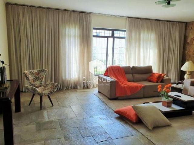 Casa à Venda no Bairro Parque Taquaral em Campinas