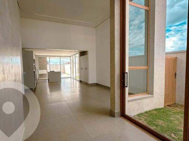 Casa à venda no bairro Parque Brasil 500