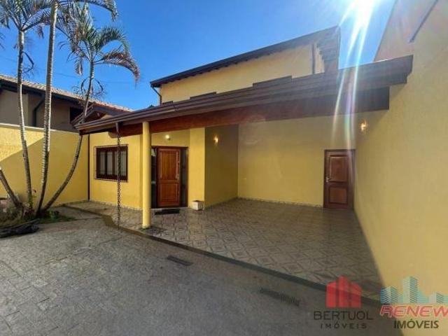 Casa á venda no bairro Pinheirinho em Vinhedo/SP