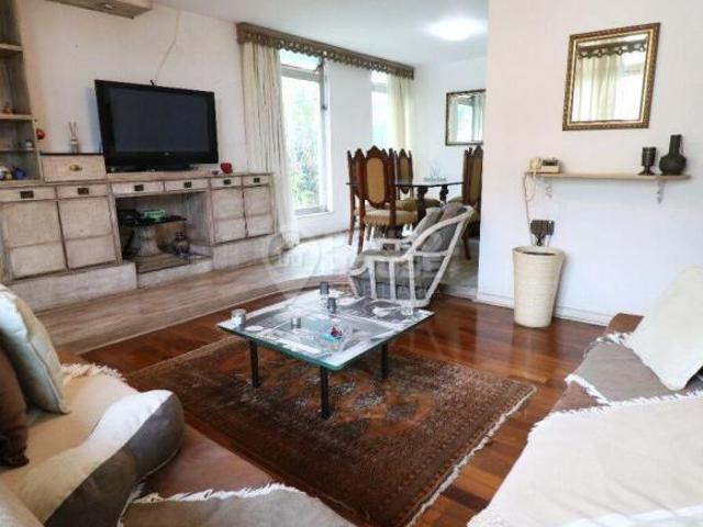 Casa à Venda no bairro Planalto Paulista 3 Dormitórios, 4 Vagas, Quintal,10 x 25