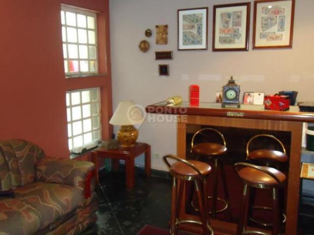 Casa à Venda no bairro Planalto Paulista, 3 Dormitórios, 5 Vagas e Piscina
