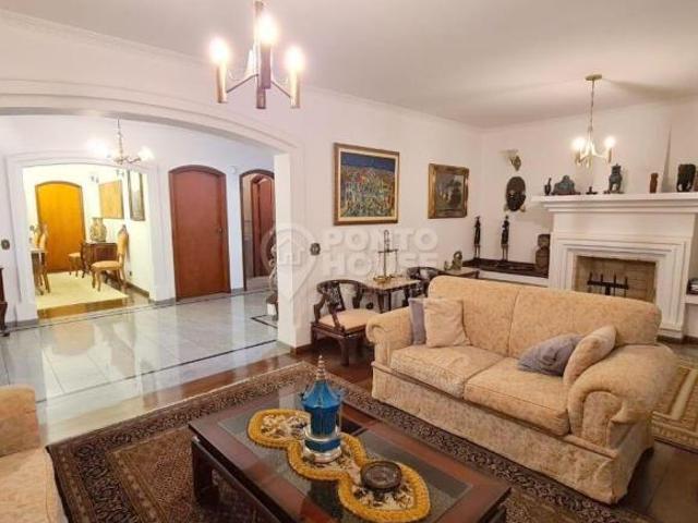 Casa à Venda no bairro Planalto Paulista 4 Suítes e 4 Vagas, Permuta Apto