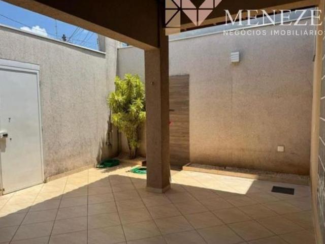 Casa à venda no bairro Polo Club