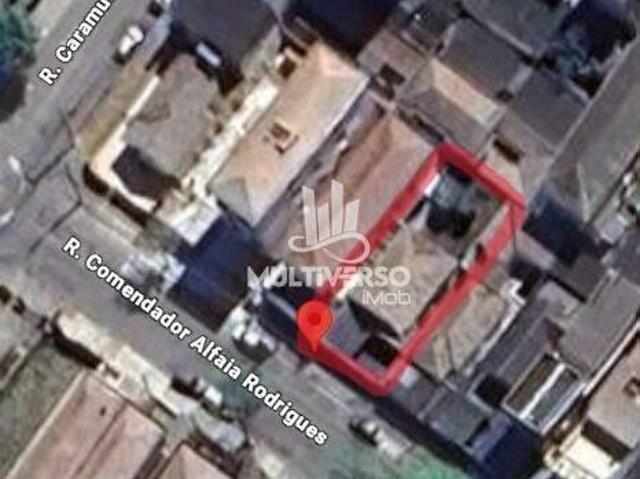 Casa à venda, no bairro Ponta da Praia em Santos