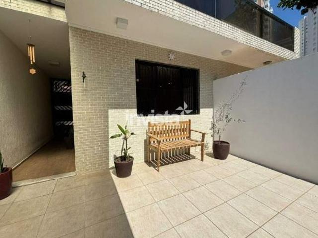 Casa à venda no bairro Ponta da Praia