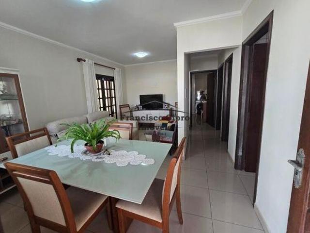 Casa à venda no bairro Residencial Village Santana Guaratinguetá/SP