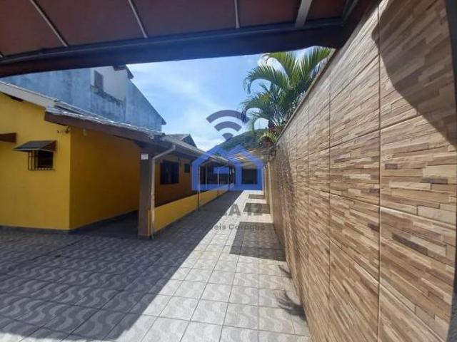 Casa à venda no bairro Sumaré em Caraguatatuba, SP