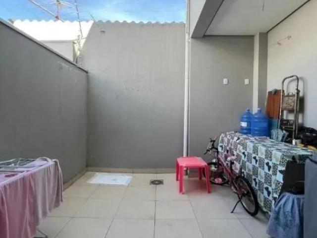 Casa a venda no bairro São José com 2 quartos / 2 suítes / 3 banheiros