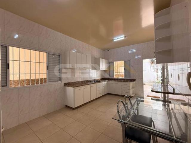 Casa à venda no bairro São José, 2 suítes, espaço gourmet e 2 vagas