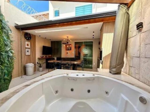 Casa à venda no bairro Santa Mônica | Belo Horizonte