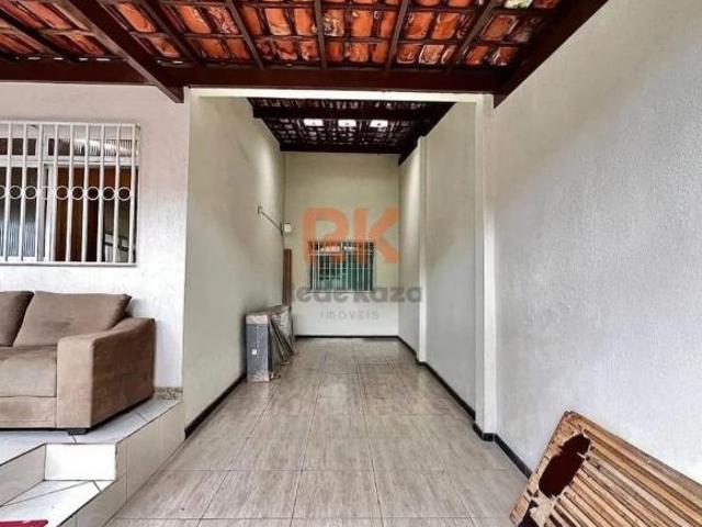 Casa à venda no Bairro Santa Mônica, com lote de 180 m² e área construída de 112 m²