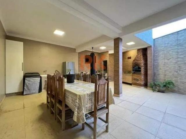 Casa à venda no bairro Santa Amélia, uma excelente opção para quem busca espaço, conforto e localiza