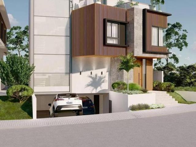 Casa à venda no bairro Santa Cândida Curitiba/PR