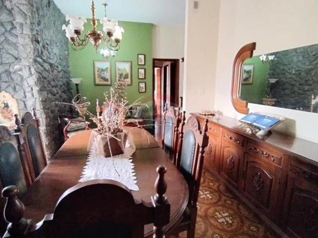 Casa à venda, no bairro Santa Catarina, 4 quartos, duas salas e duas cozinhas, além de um terraço go