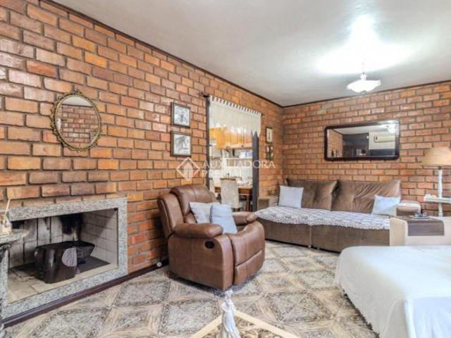 Casa à Venda no Bairro Santa Fé 175m² Privativos, 3 Dormitórios, Suíte e Amplo Pátio