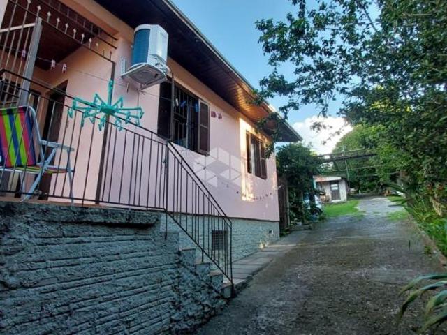 Casa à venda no bairro Santa Helena
