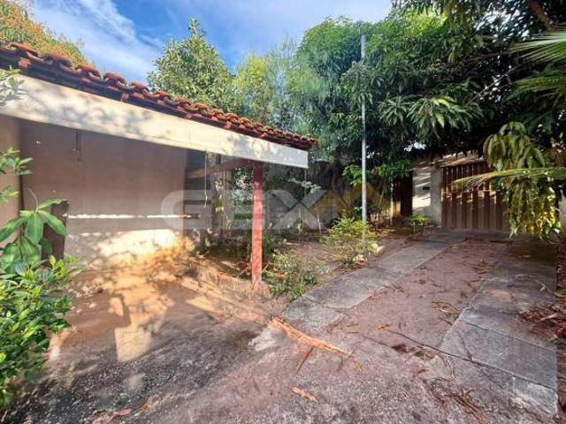Casa à Venda no Bairro Santa Lucia com 825m² de terreno