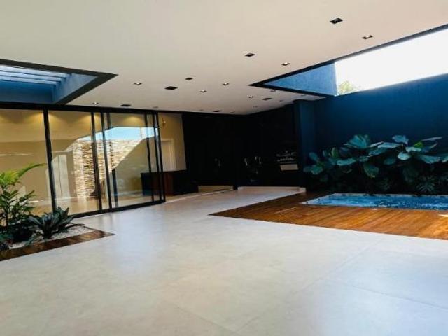Casa à venda no bairro Santa Lúcia