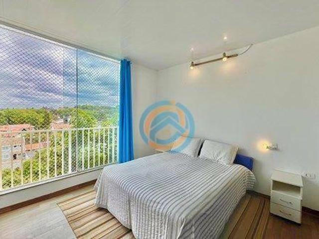 Casa à Venda no Bairro Santa Quitéria Curitiba: Potencial para Hostel ou Moradia Multifamiliar