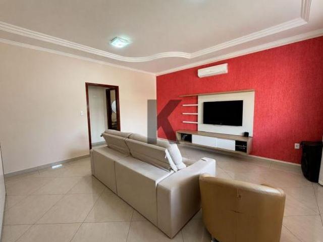 Casa a venda no bairro Santa Rita I com 190 m² em Pouso Alegre, MG